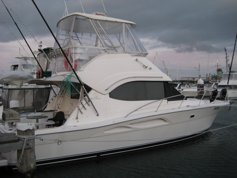 2007 Riviera 37 Flybridge | Performance Boating